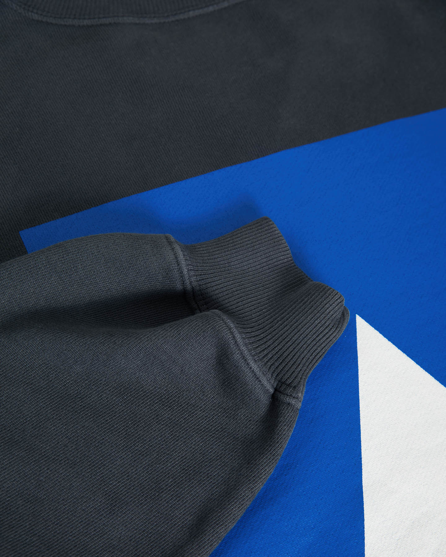 La Paz - Xavier Print Sweat - Dark Navy/Off-White Triangle – Haven Surf